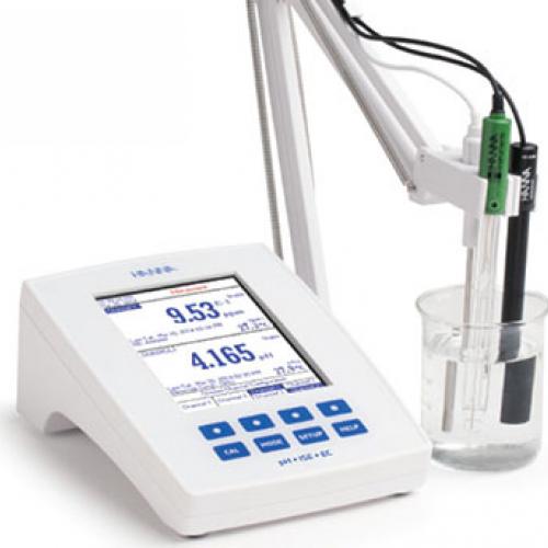 Medidor de mesa de pH/ORP/ISE y CE/TDS/Resistividad/Salinidad y Temperatura HANNA HI5522-01 ...